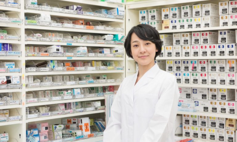 錠剤が大きくて飲みにくいので半分に割ったり砕いて飲んでもいいですか? 薬の宅配みね薬局 在宅センター 浦添市